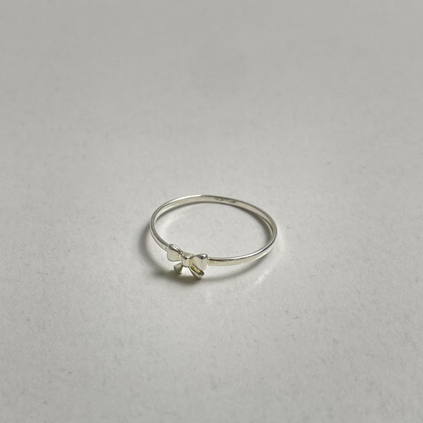 シルバー タイニー リボン リング / SILVER TINY RIBBON RING | アモンズ – amondz