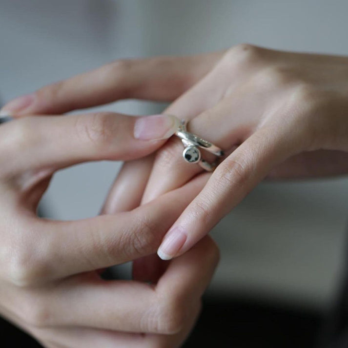 NOIR シルバー ノット ジェムストーン リング：ダルメシアン / NOIR SILVER KNOT GEMSTONE RING - – amondz